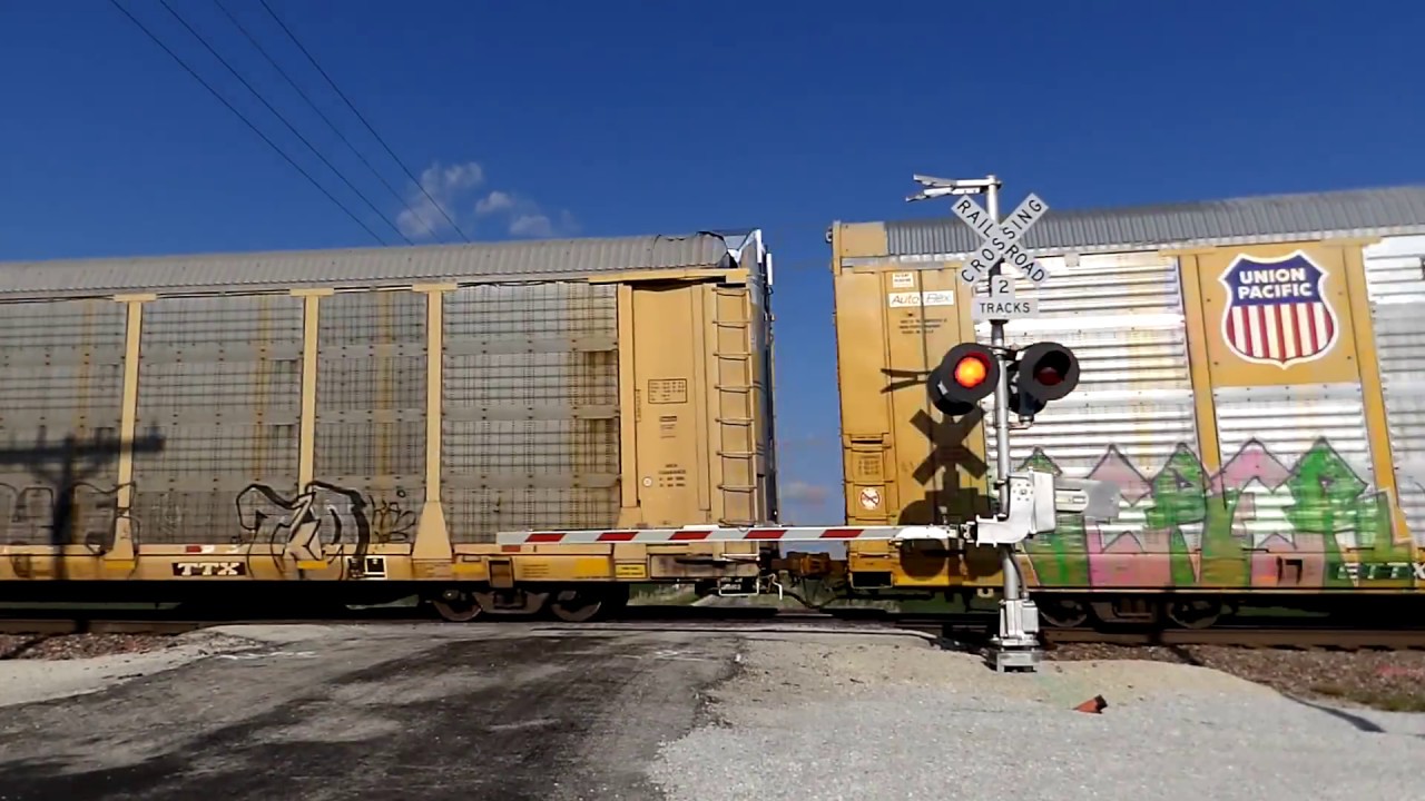 Union Pacific Auto Rack Train - County Road 2980 N - YouTube