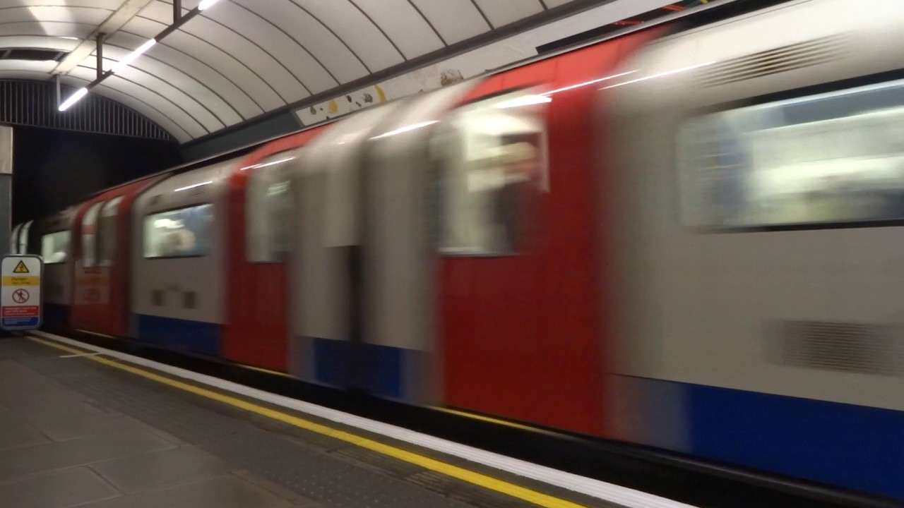 Victoria Line train arriving at Vauxhall - YouTube