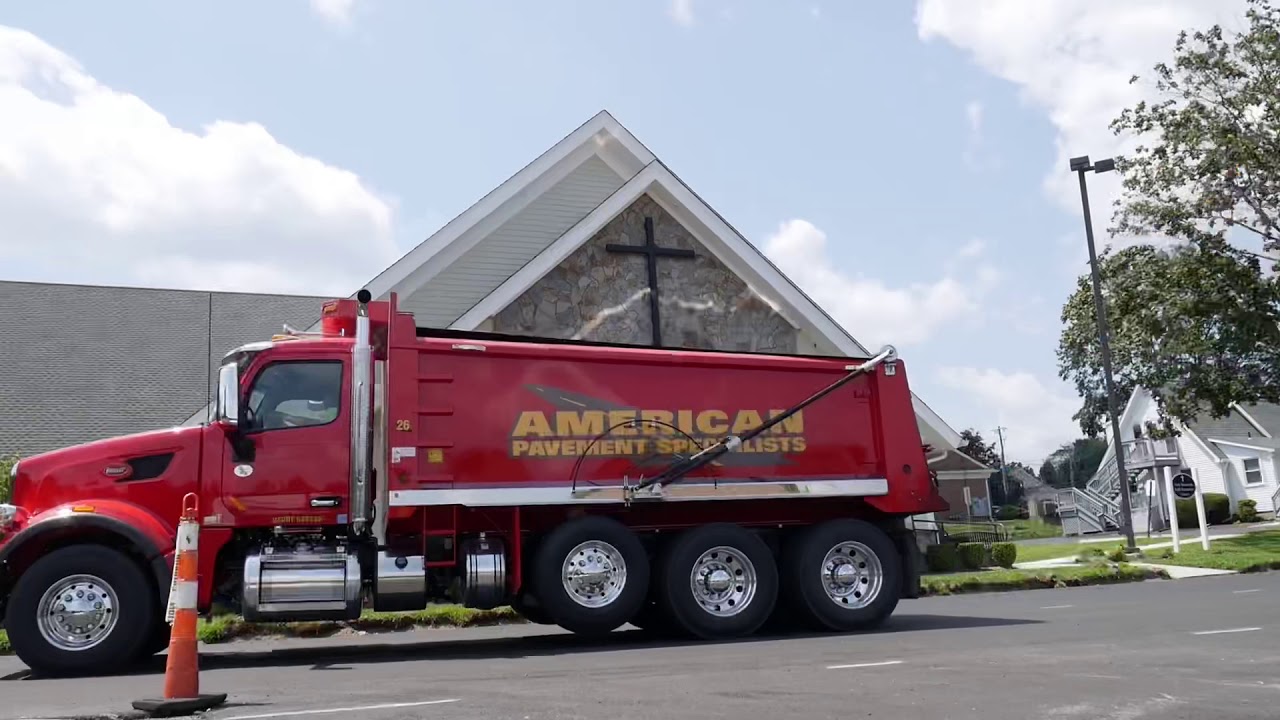 American Pavement - Asphalt Paving a parking lot in style - YouTube