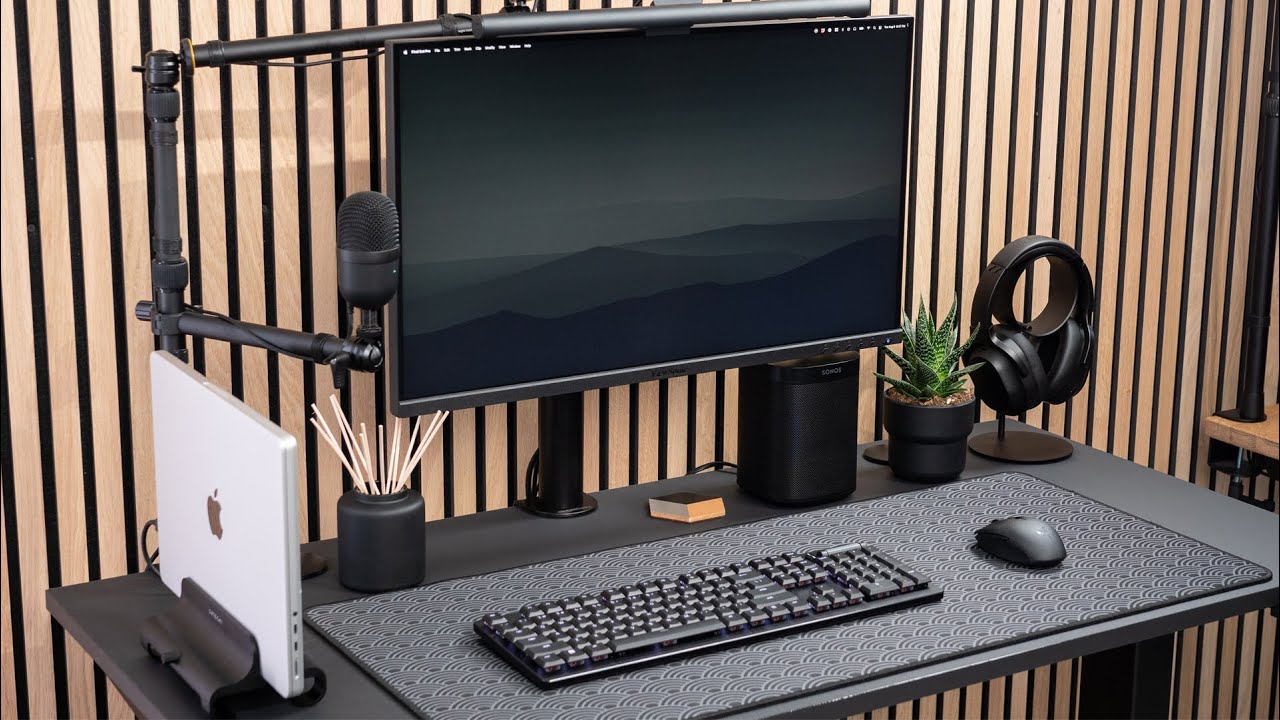 CLEAN & MINIMAL Desk Setup ~ Blackout Edition - YouTube
