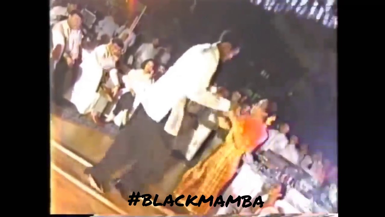 Kobe Bryant dancing tinikling - YouTube