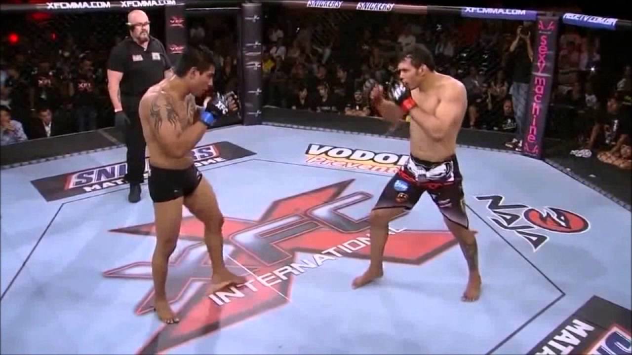 An incredible front kick knockout! - YouTube