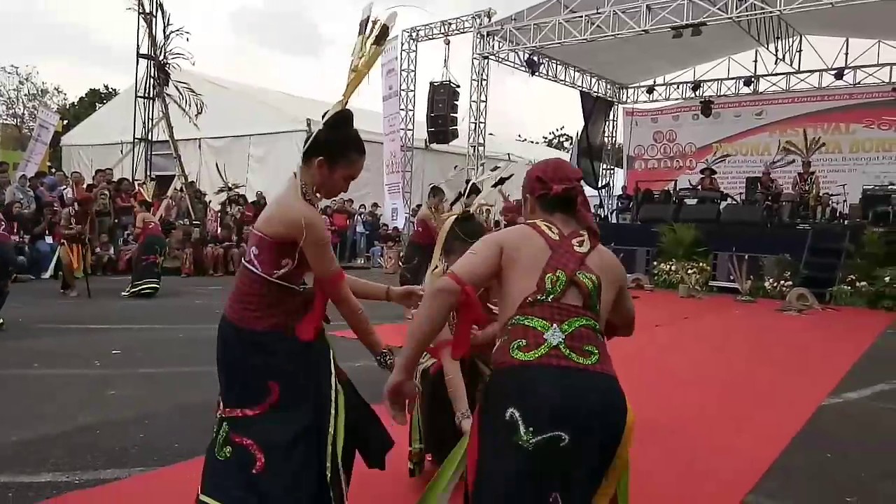 Tarian Rajaki Pangume ( menanam padi/manugal) - YouTube