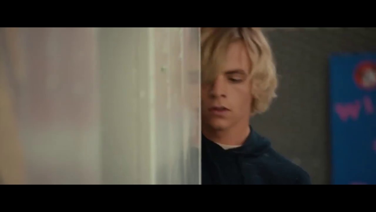 Status Update - Kyle meets Dani - YouTube