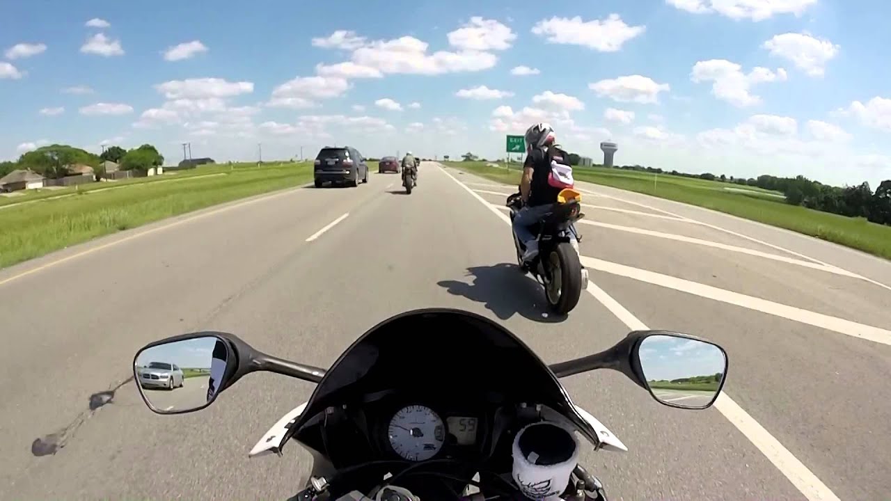 Motorcycle Highway Race: GSXR600 vs R6 vs CBR600RR - YouTube