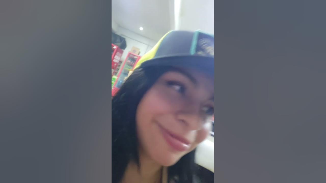 Un día conmigo | Raylene Moro La muchacha albañil - YouTube