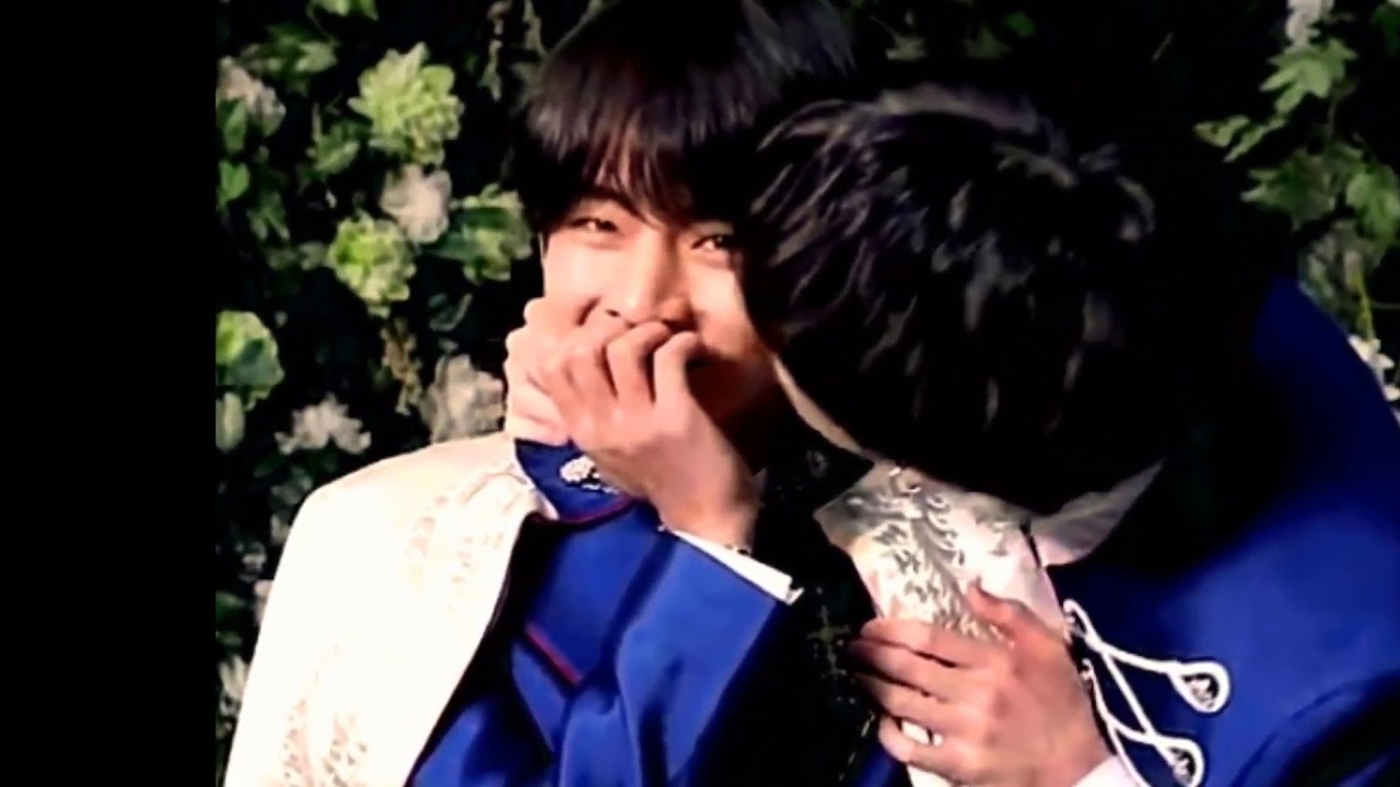 Jungkook Kiss Taehyung Vkook Sweet Kiss FULL HD - YouTube