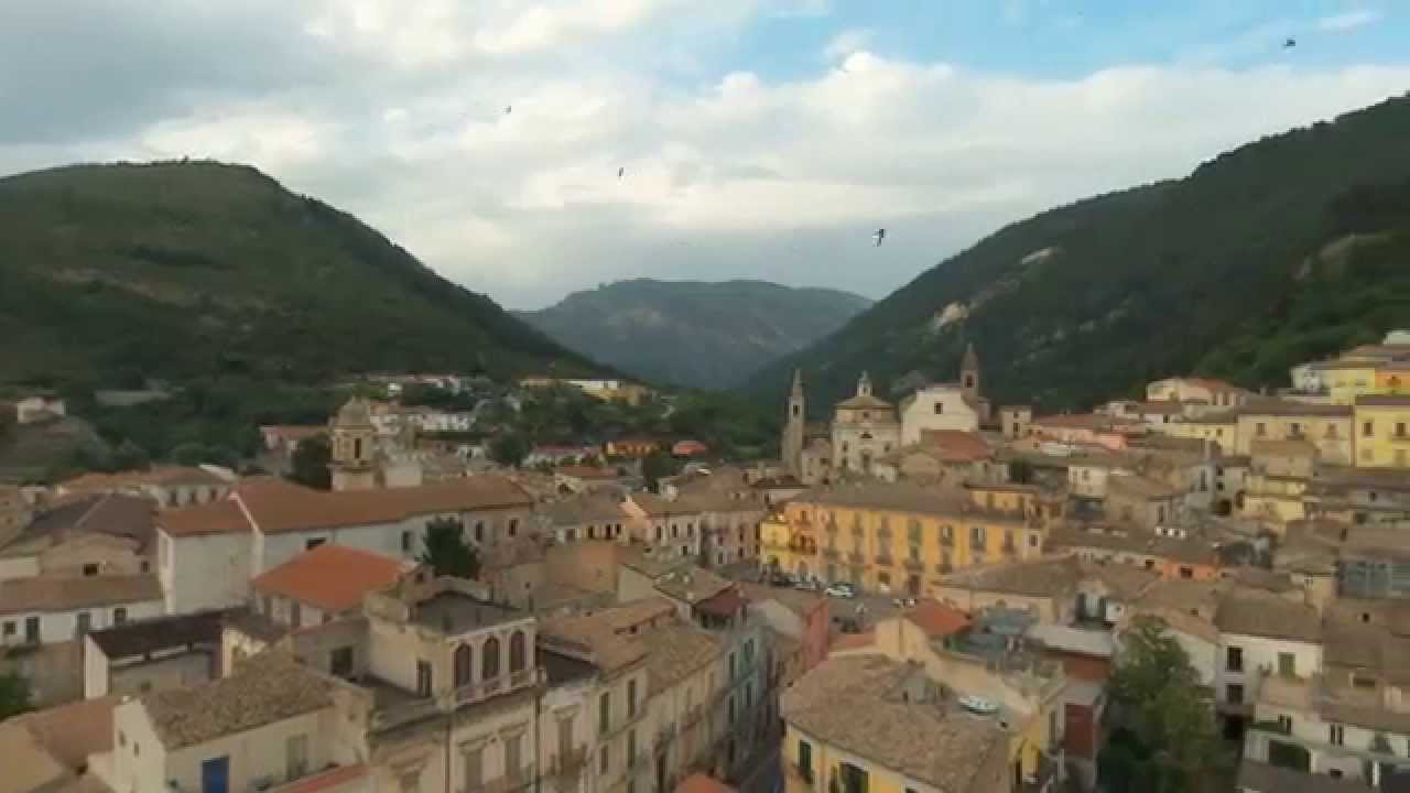 Drone con le rondini su Popoli -PE- - YouTube