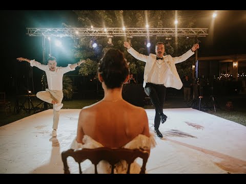 Gelinin Kardeşi ve Babasından Süpriz Zeybek Gösterisi