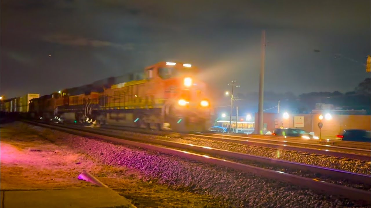 NS 283: BNSF 7447 Heritage BNSF 992 BNSF 7044 5051 11/17/23 Austell GA ...