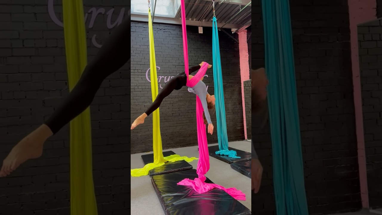 Tutorial ! How to do aerial silks split ! @E.L.L.A.13 - YouTube