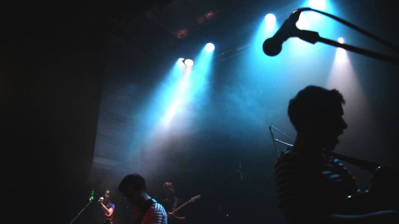 SUZI - Run - Live à Petit Bain - YouTube