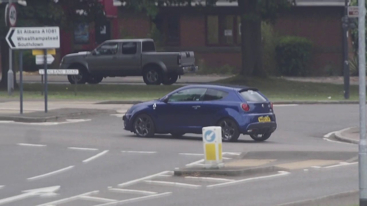 Alfa Romeo MiTO QV accelerating - Inline-4 sound - YouTube