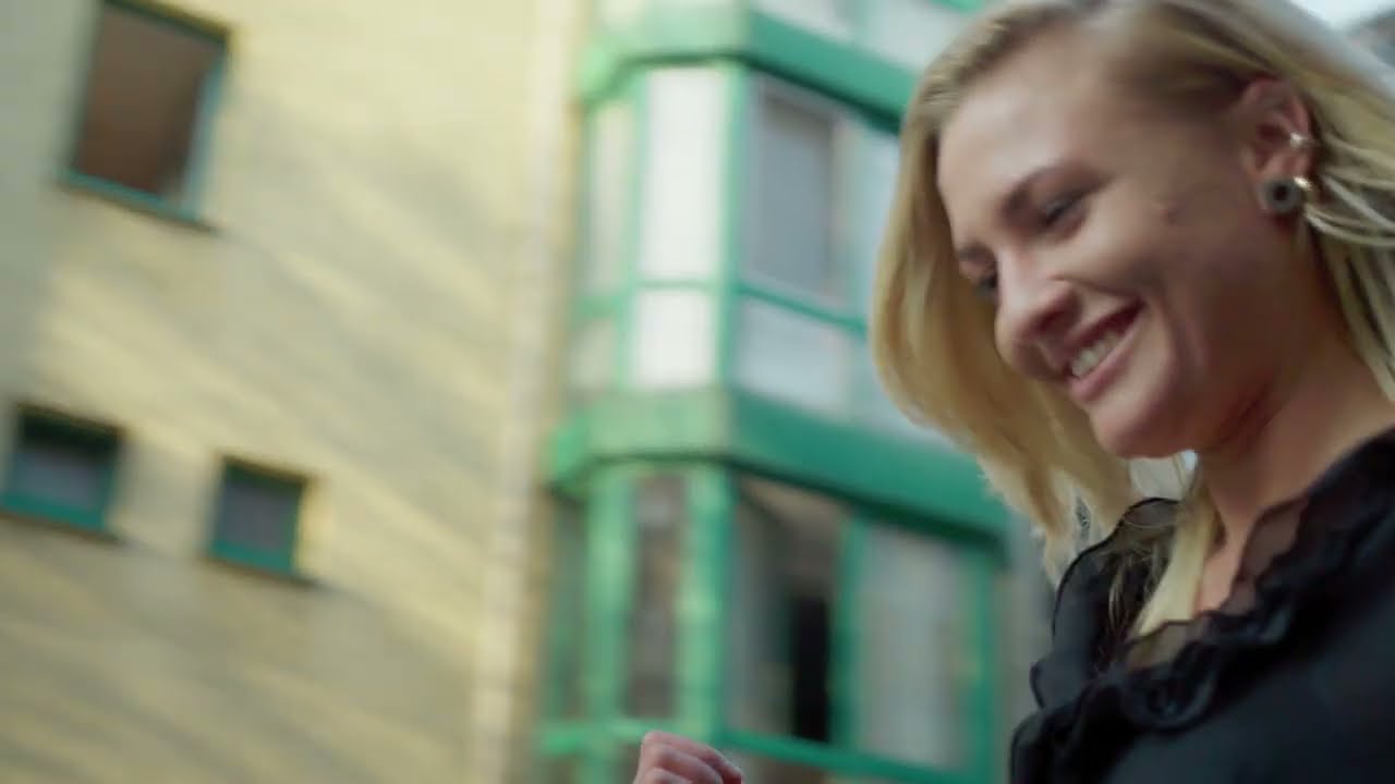 ARAG Kundenberaterin Sara Hering - YouTube