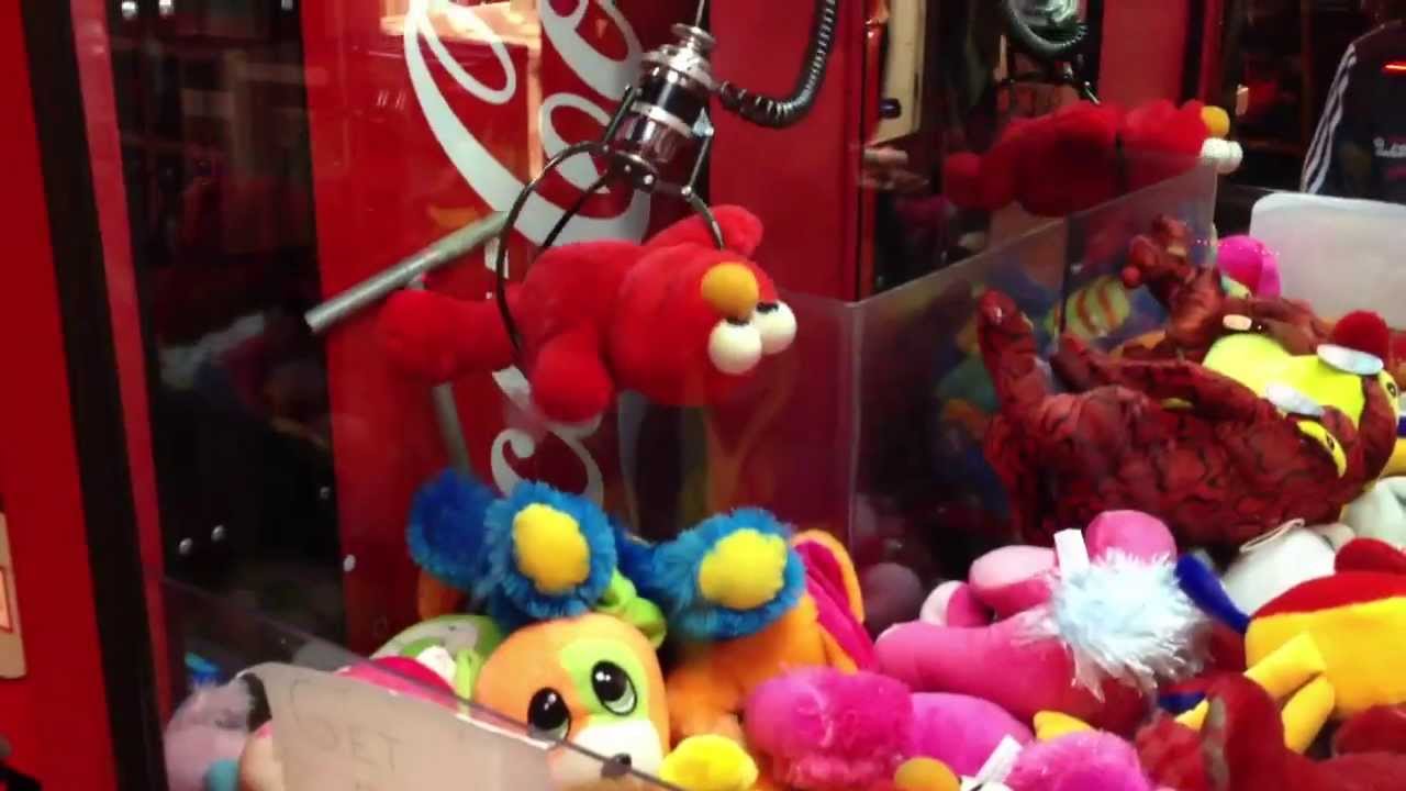 Claw Machine "Get Elmo And Win $100!" - YouTube