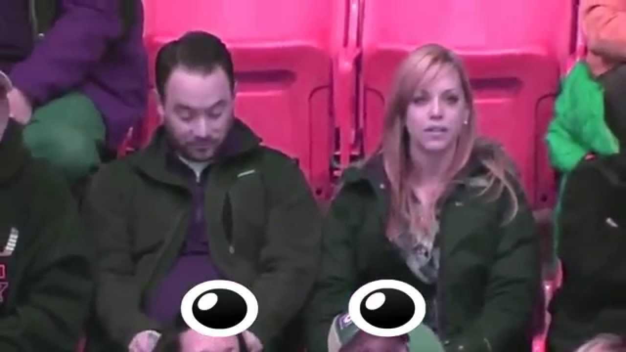 Guy Pulls Out Sign on Gophers Kiss Cam - YouTube