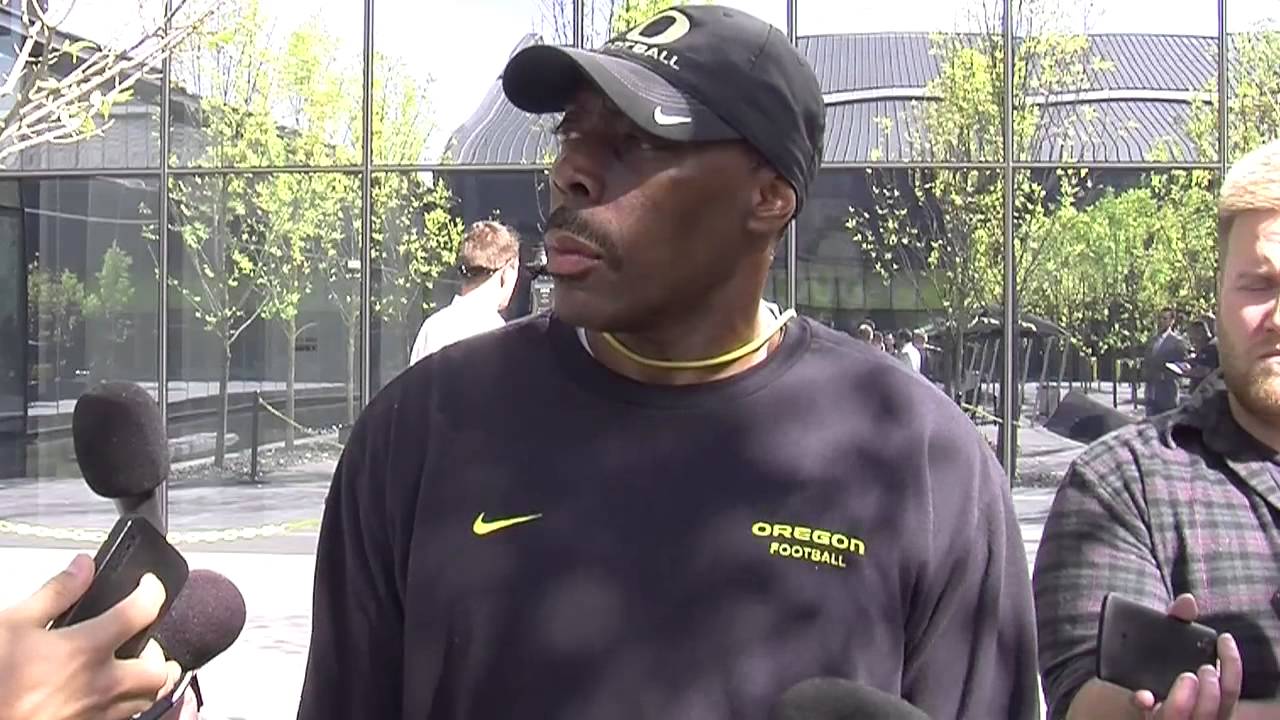 Oregon Ducks defensive coordinator Don Pellum with an Arizona Wildcats ...