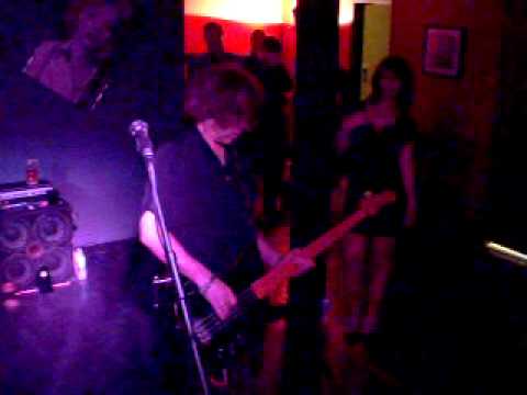 David Hull's bass solo - YouTube