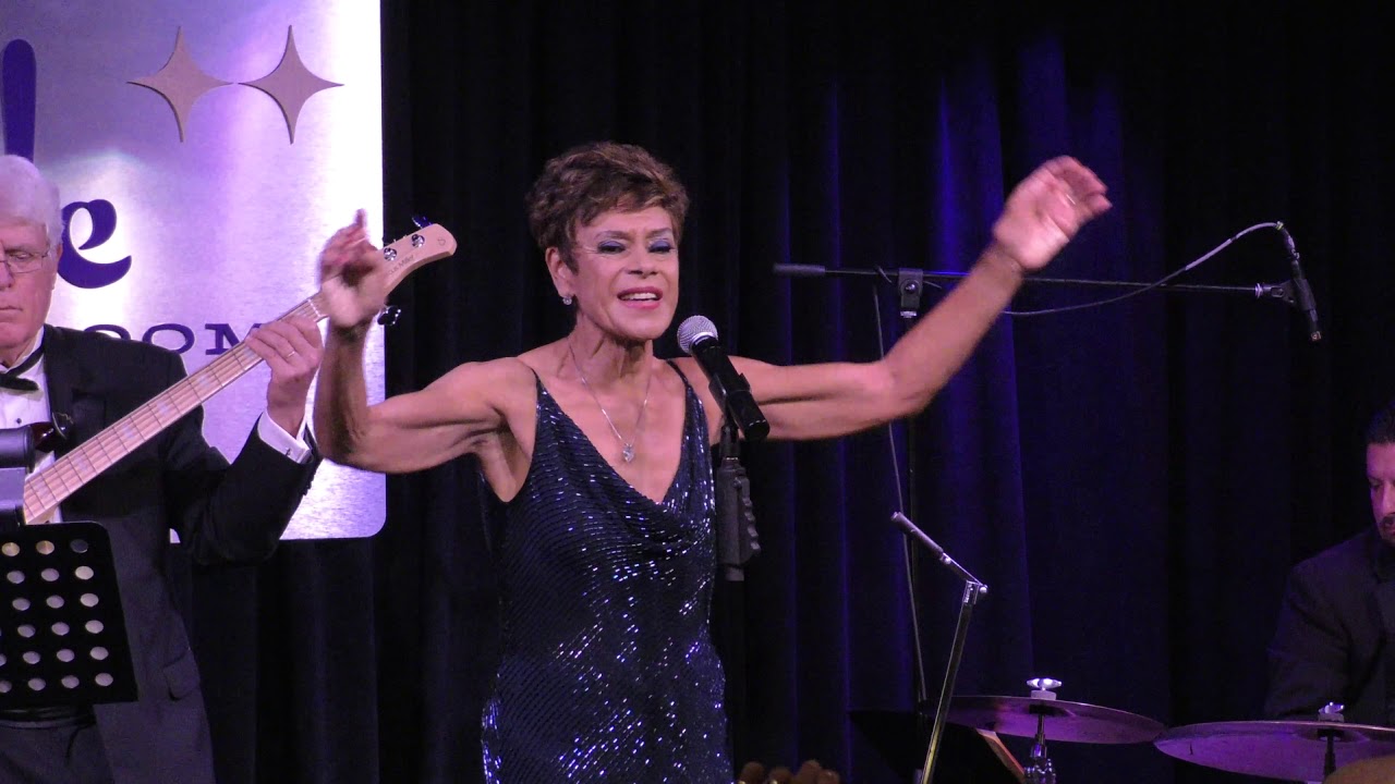 Iris Williams sings "There's A Song In The Air" Live - YouTube