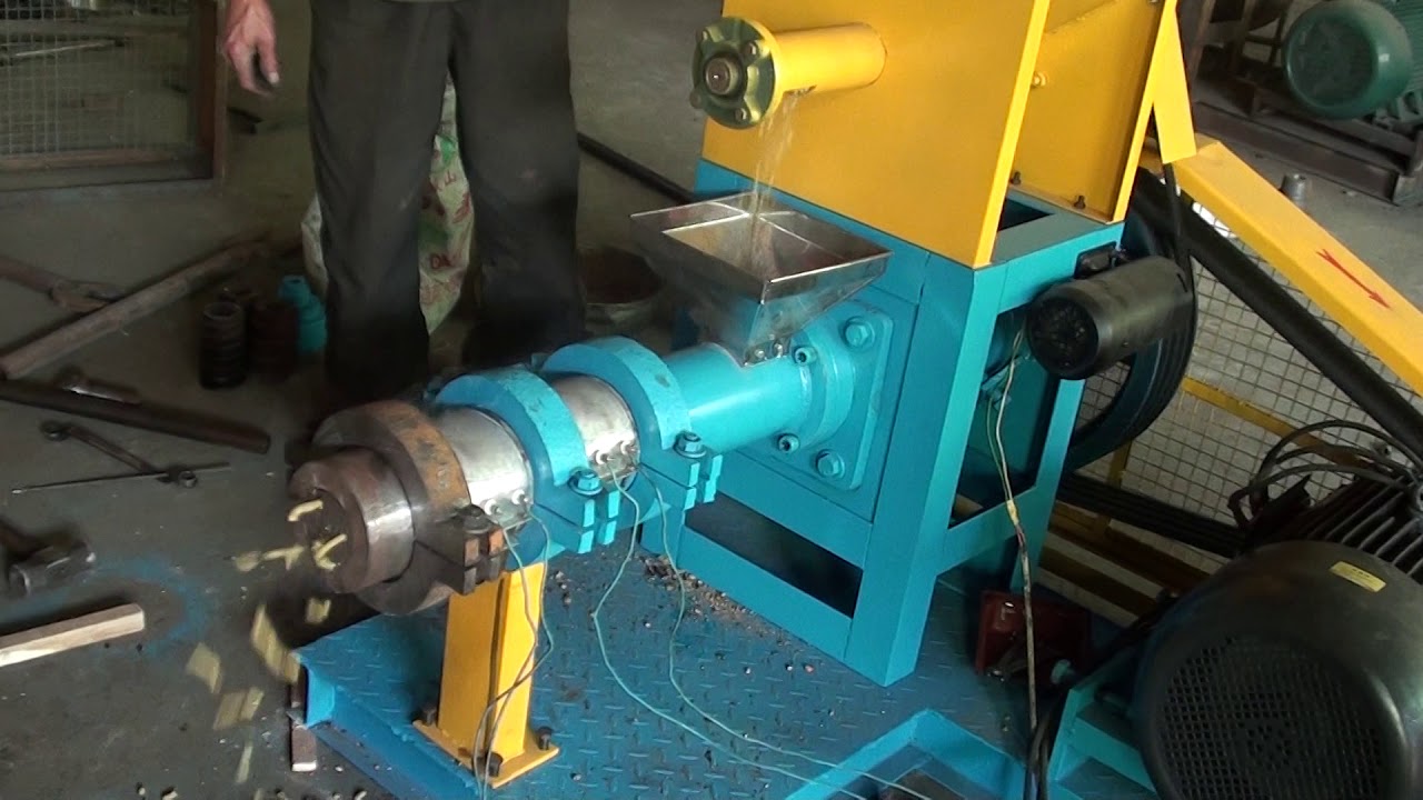 80 Soybean extruder for feed - YouTube