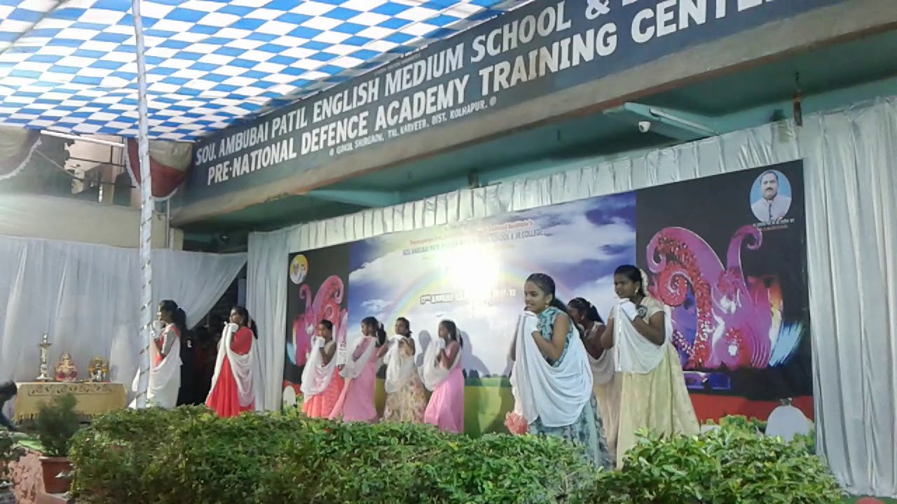 Sou Ambubai patil school dance performance of 7th A class - YouTube