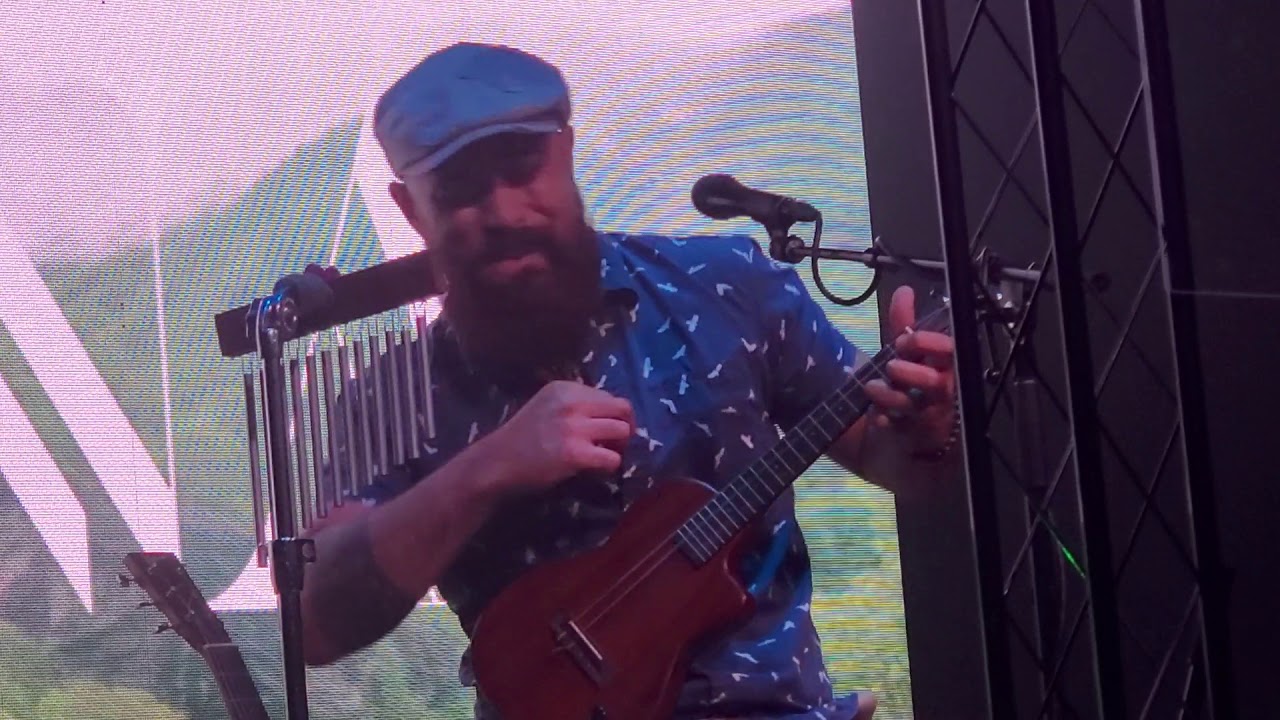 Tavana plays his new original The Universe (still unreleased) at ...