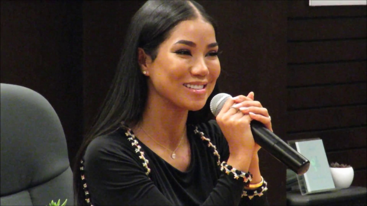 Jhene Aiko "2FISH" Poetry Book Release at The Grove Los Angeles ...