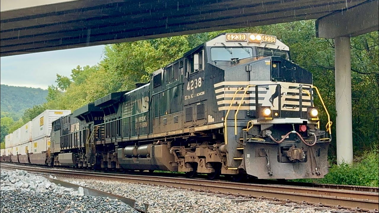 N/S JB HUNT, EMP, and SWIFT intermodal northbound 09/05/24 0739 hours ...