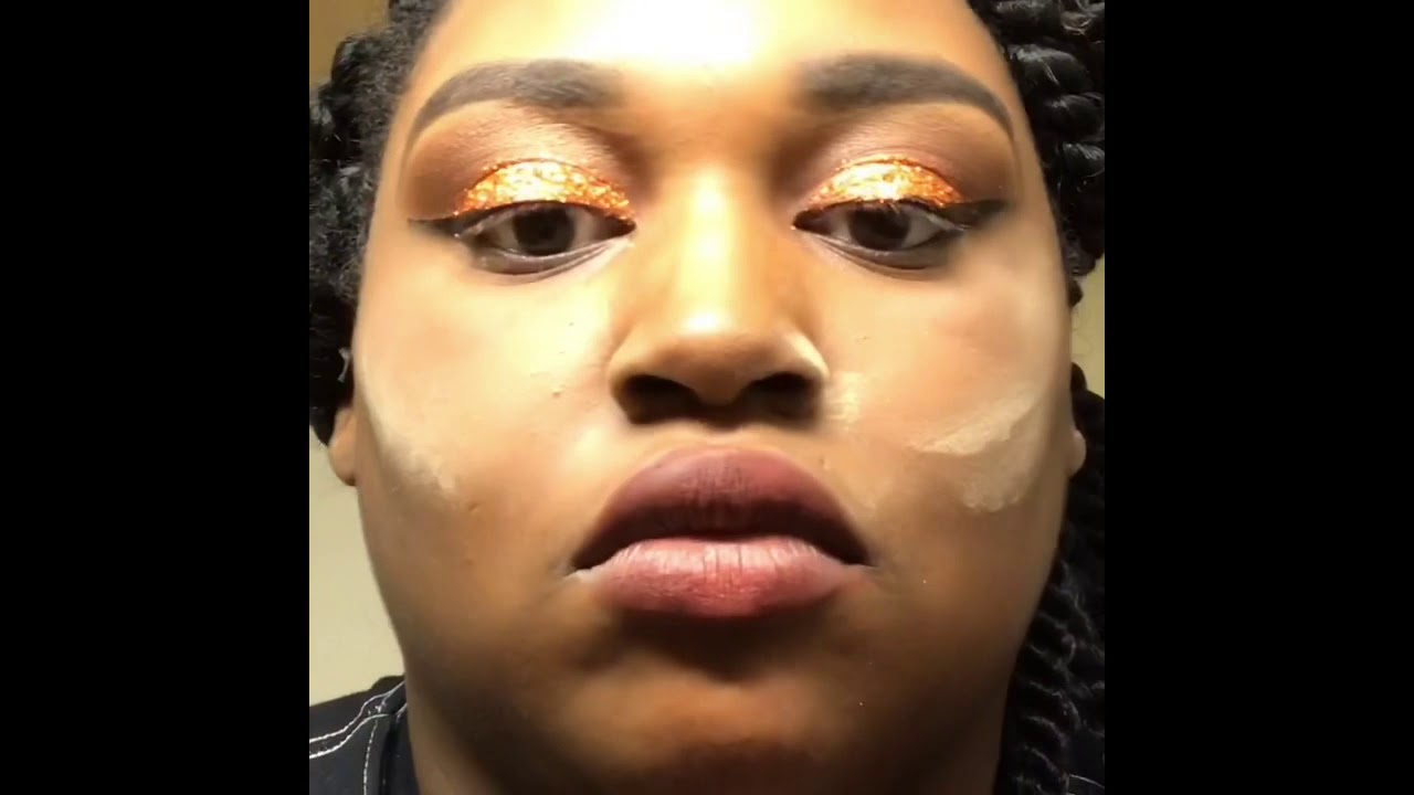 How to apply eyelashes - YouTube