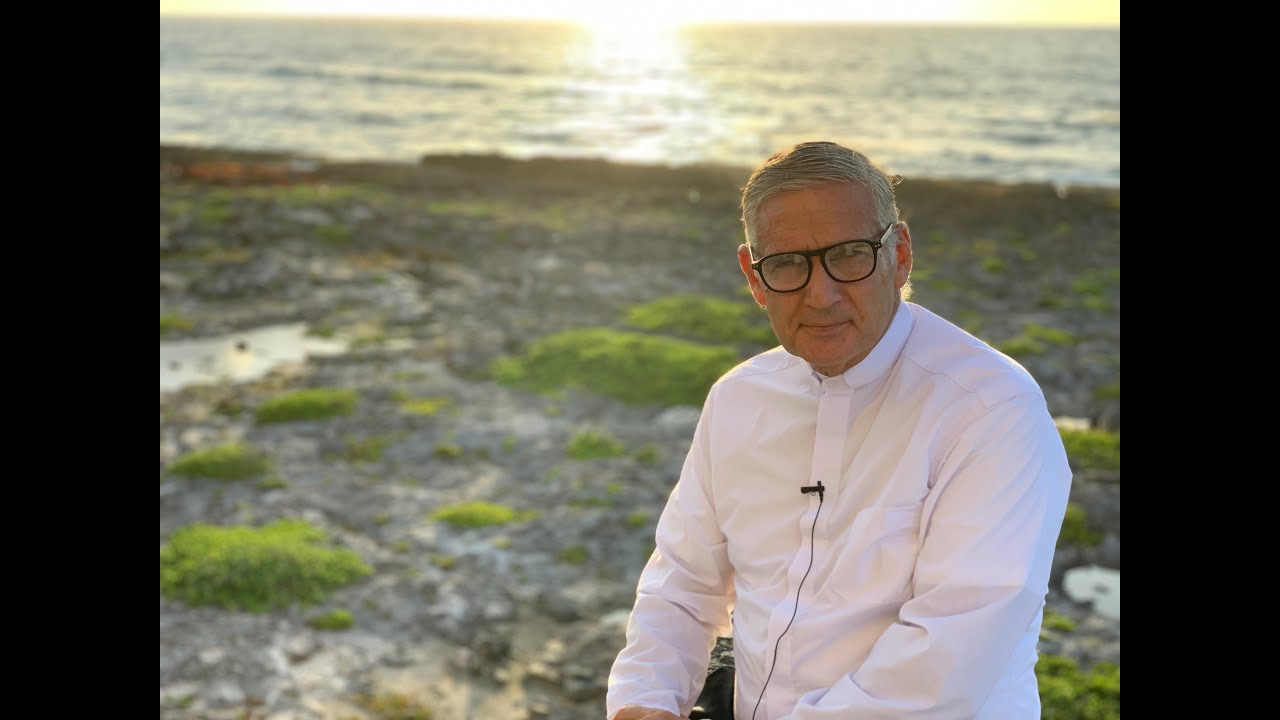 CONFERENCIA CON EL PADRE JUAN RIVAS - YouTube