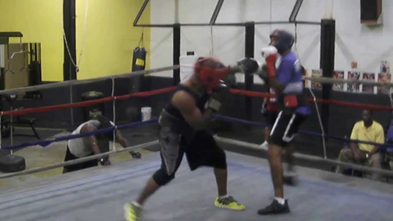 KING COBRA BOXING | LOKO SPARRING SESSION | ROUND 1 - YouTube
