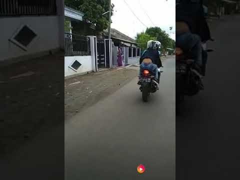 Naik Motor Dari Belakang Sexi hahaa