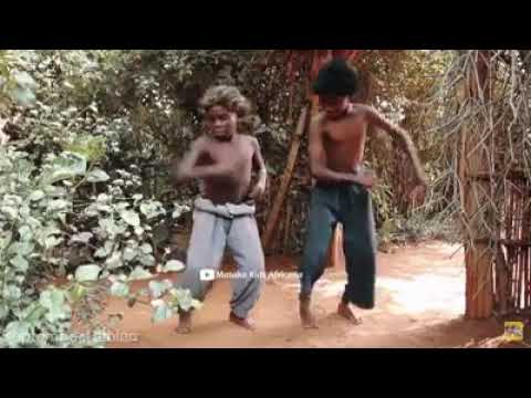Viral orang Papua goyang kakinya