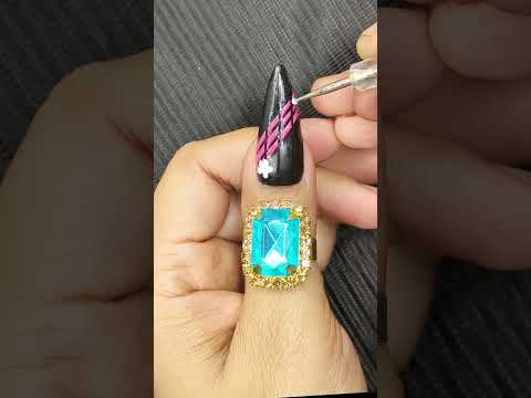 💅💝 easy strip nail art design #nailart #nail #naildesign #nailpolish #ytshorts