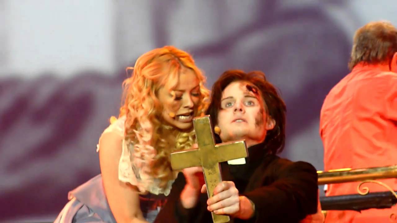 Rhydian as Parson Nathaniel. Pt 1 TWOTW Manchester 05.12.10 - YouTube