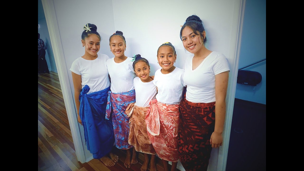 LE TAUSALA SAMOA DANCE - YouTube