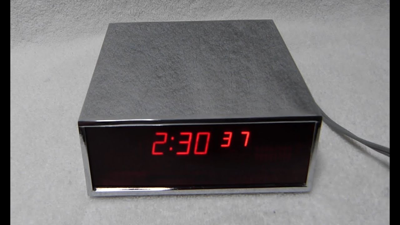 Dimension Four digital clock with Panaplex display (1973, USA) - YouTube