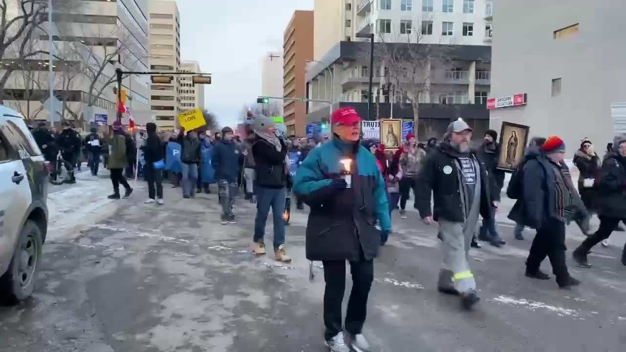 Protesters march through Edmonton streets with tiki torches - YouTube