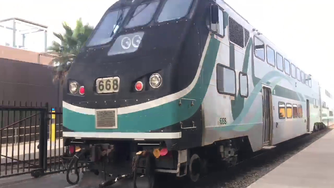 Metrolink Train #602 Arriving Oceanside - YouTube