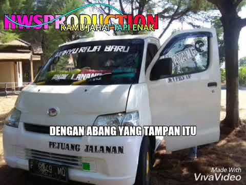 Adek berjilban ungu