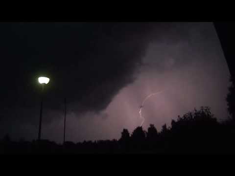 Grmi, sijeva, vrijeme se mijenja ... - Nebo iznad Slatine, 28.8.2013.