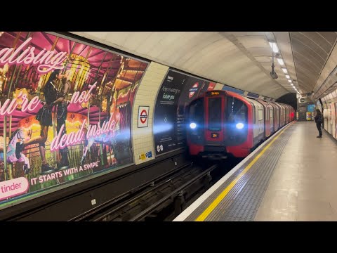 Victoria Line Train Arriving At Warren Street! - YouTube