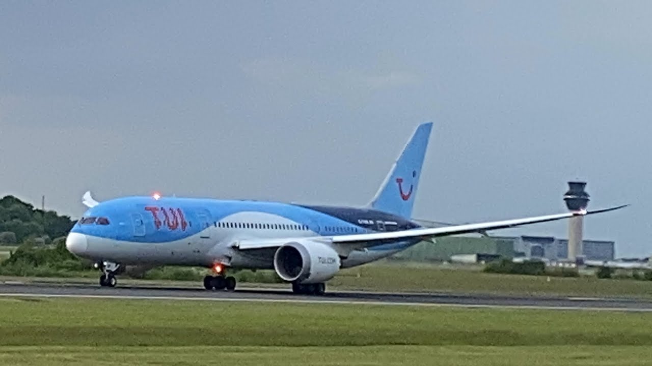 TUI Boeing 787-8 Dreamliner Takeoff - YouTube