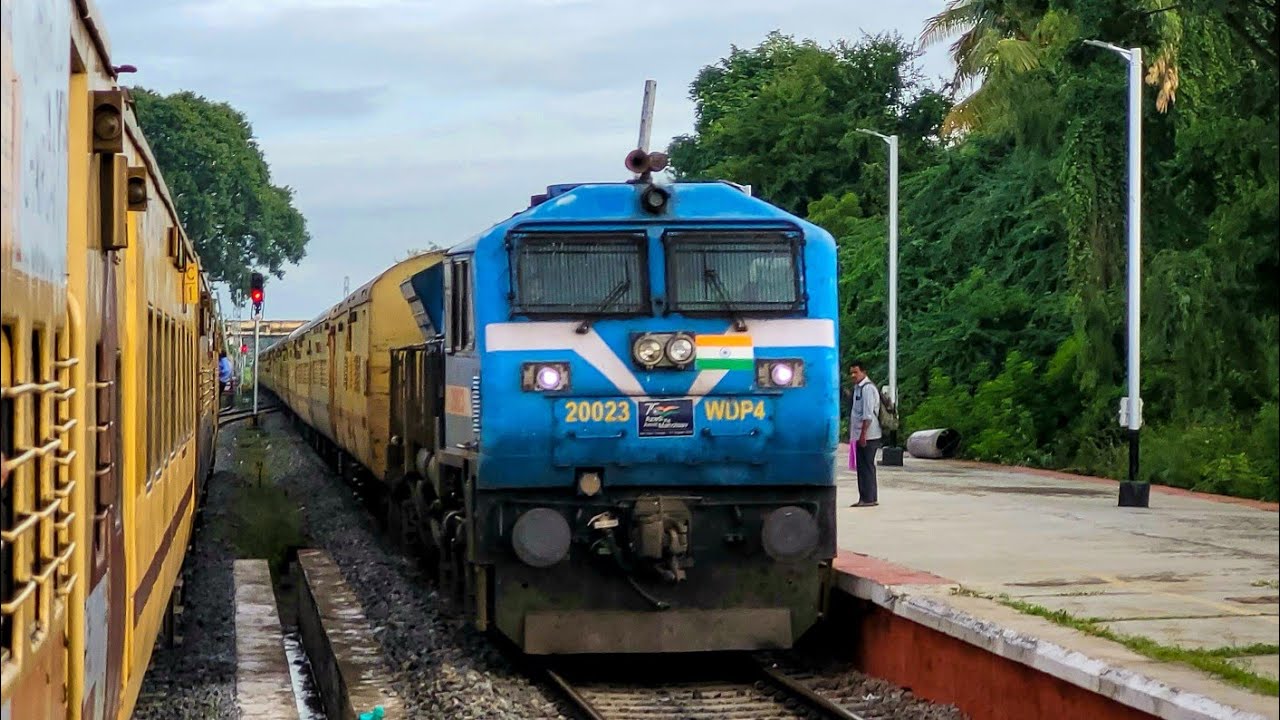 KJM WDP4(20023) leading Dharwad Mysore Express(17302) entering ...