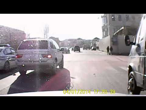 Gencede 10 YP 032 DYP avtomobilinin ifrat derecede etdiyi  qanun pozuntulari