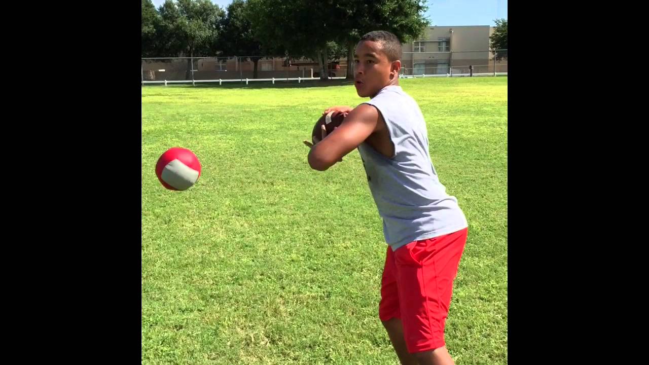 Isaiah Knowles QB Drills 8-14-15 - YouTube
