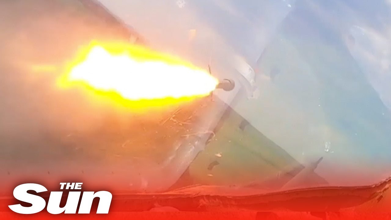 Russian fighter jets fire missiles at Ukrainian military facilities - YouTube