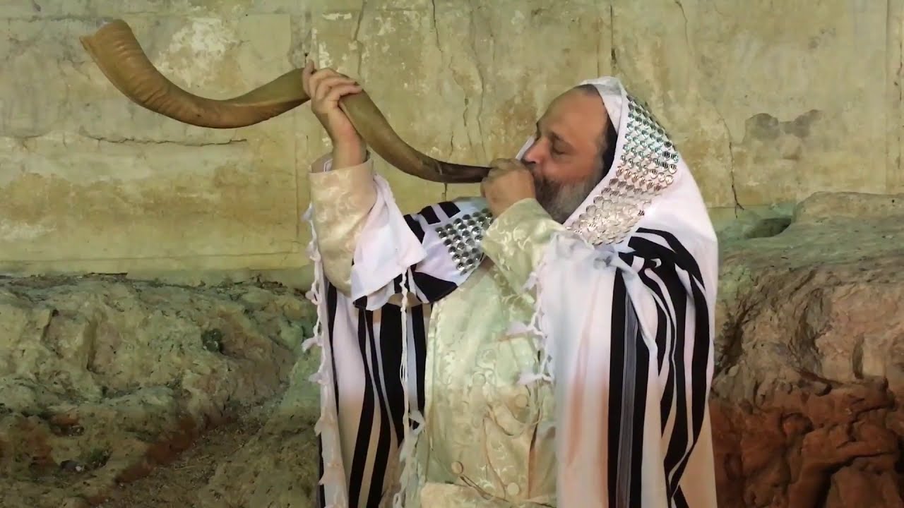 THE POWERFUL SOUND OF THE SHOFAR - YouTube