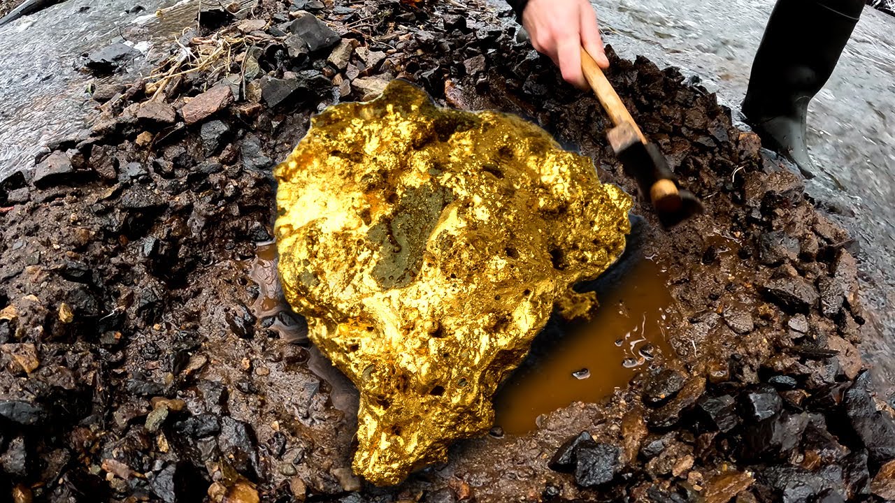 Finding Gold In The Richest River!!! - YouTube