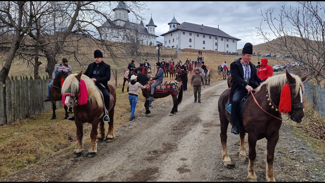 Caii băieților de la Capu Câmpului în ziua de Bobotează 2024 - YouTube